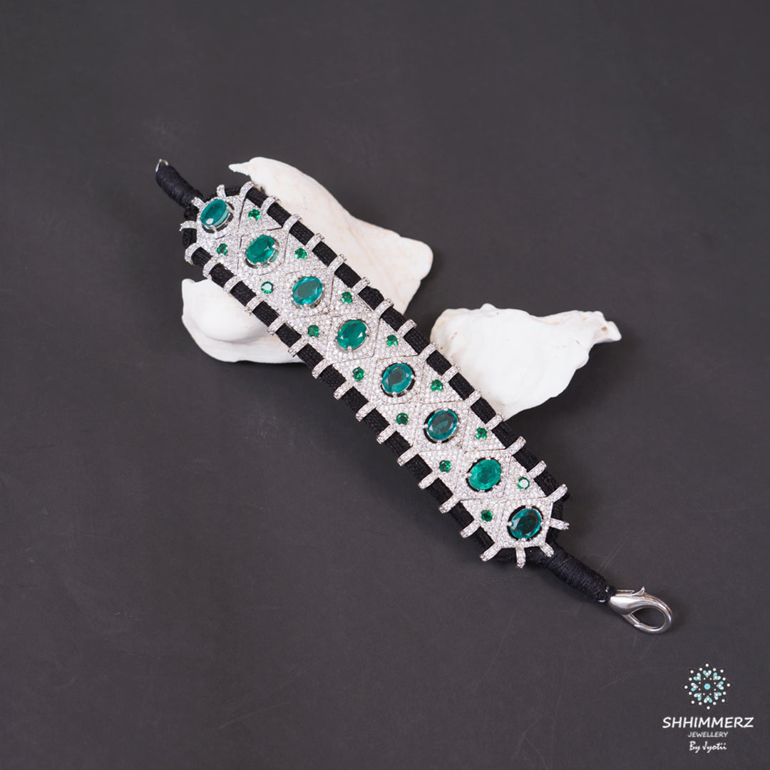 Nyaantaara Hand Bling – Shhimmerz